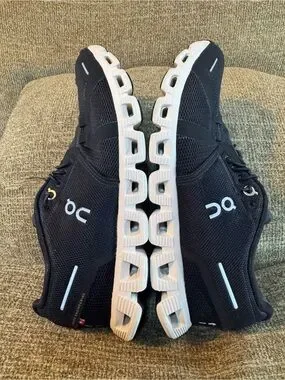 On Clouds | Shoes | On Running Womens On Cloud 5 Sneakers In Blackwhite ...